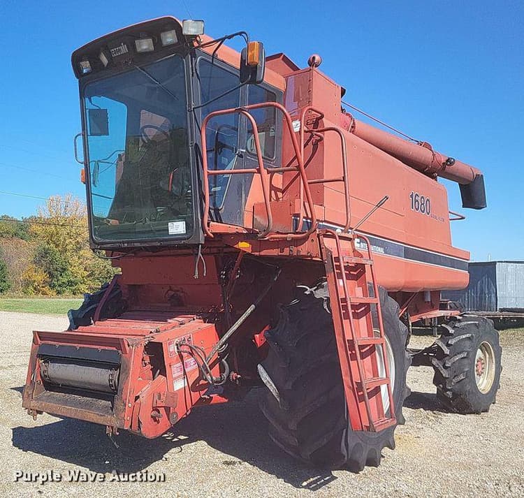 SOLD - Case IH 1680 Combines Class 5 | Tractor Zoom