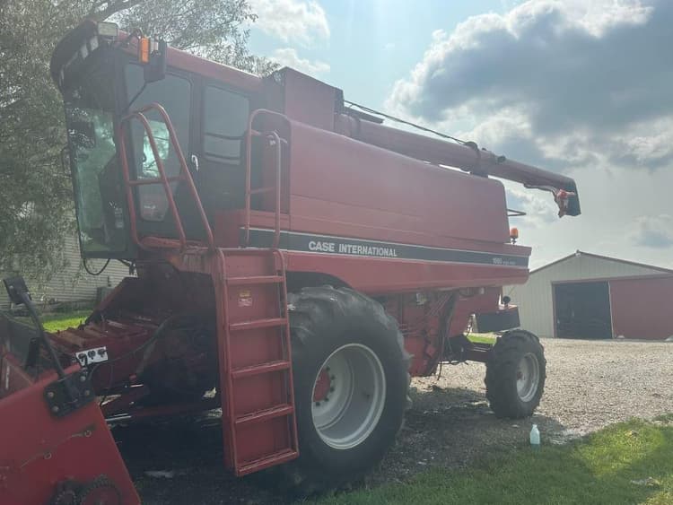 SOLD - Case IH 1680 Combines Class 5 | Tractor Zoom