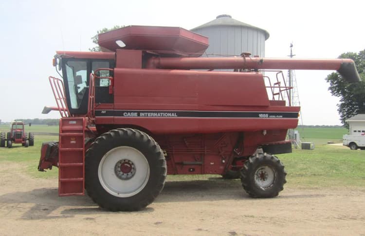 Case IH 1688 Combines Class 5 for Sale | Tractor Zoom