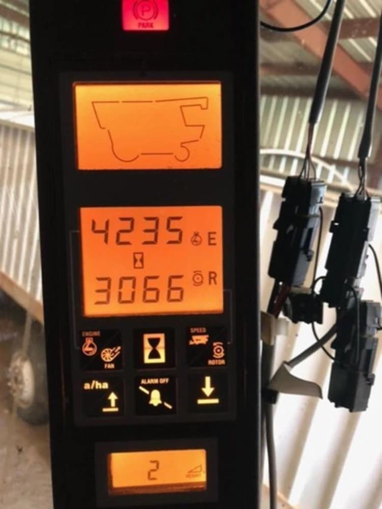 Case IH 2166 Combines Class 5 for Sale | Tractor Zoom