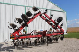 SOLD - Case-IH 5300 15-knife NH3 applicator Chemical Applicators with ...