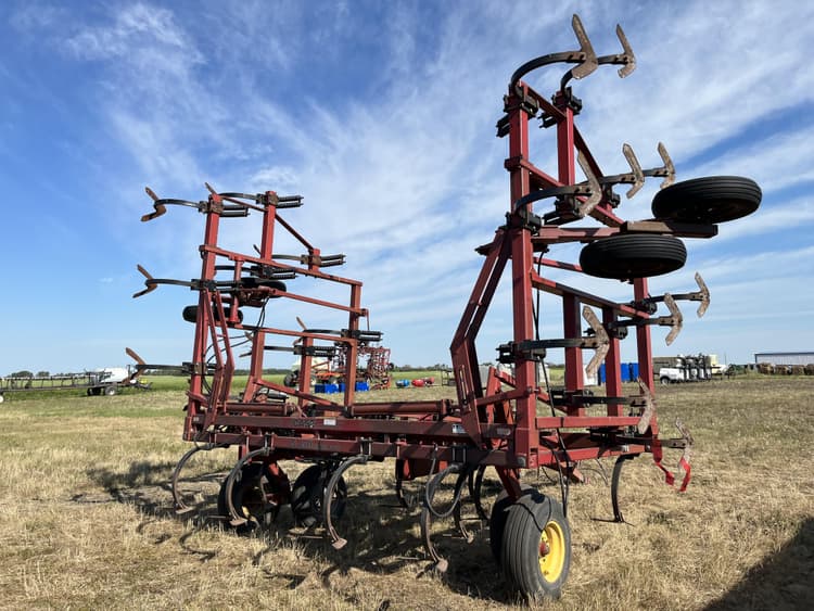 Case IH 5600 Tillage Chisel Plows for Sale | Tractor Zoom