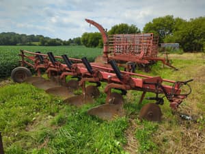 SOLD - Case IH 720 Lot No. 1009 Tillage with 5 Bottoms | Tractor Zoom