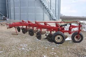 SOLD - Case-IH 720 5-bottom plow Tillage with 5 Bottoms | Tractor Zoom