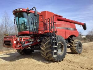 SOLD - Case IH 7120 Lot No. 6240 Combines with --- Hrs | Tractor Zoom