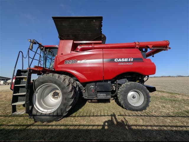 Case IH 8230 Lot No. 33 Combines For Sale with 3,103 Hrs | Tractor Zoom