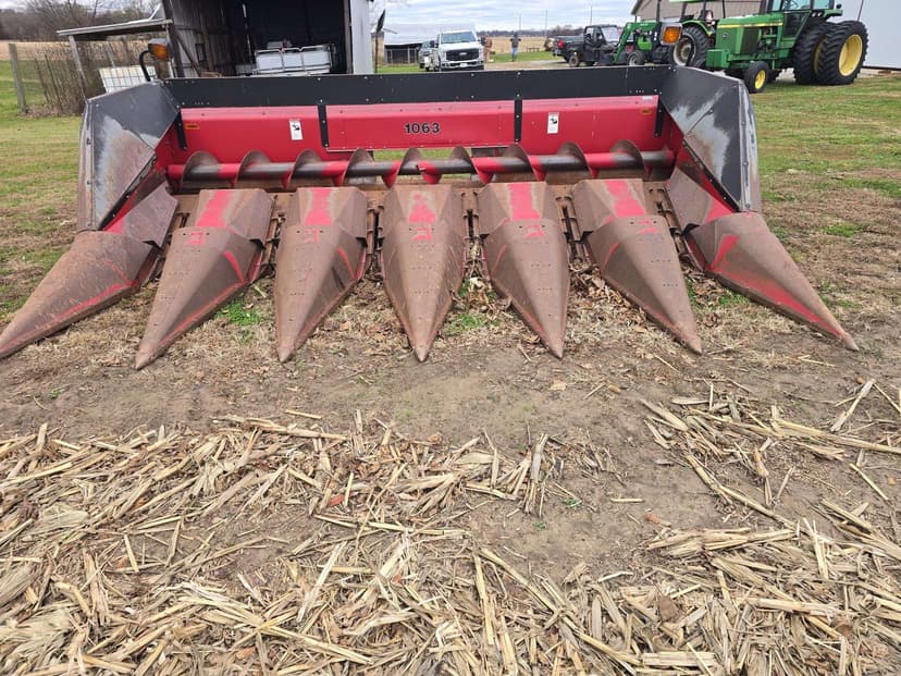 Case IH 1063 Lot No. 79215 Harvesting For Sale with 6 Rows | Tractor Zoom