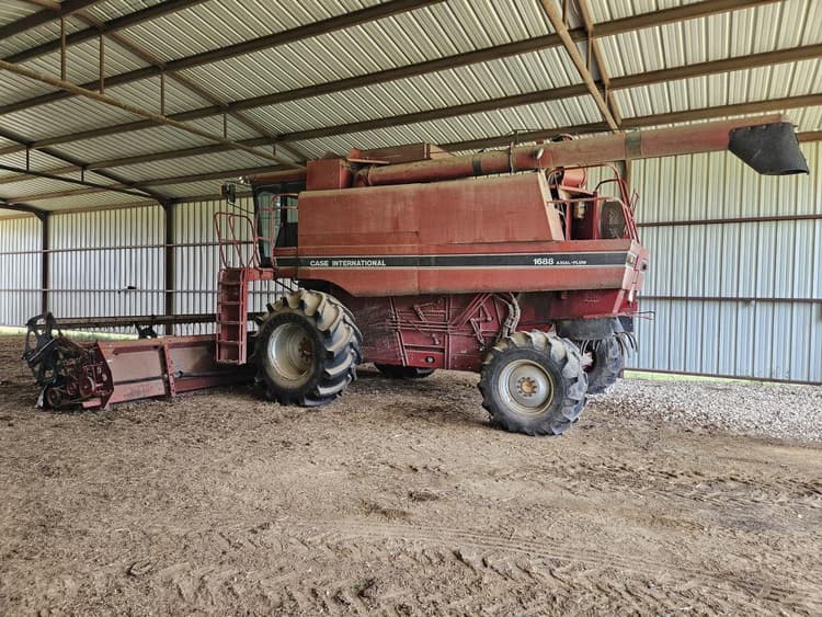 Case IH 1688 Combines Class 5 for Sale | Tractor Zoom