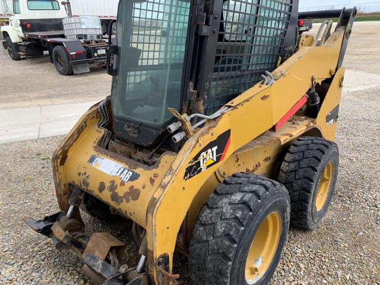 Caterpillar 242B3 Construction Skid Steers for Sale | Tractor Zoom