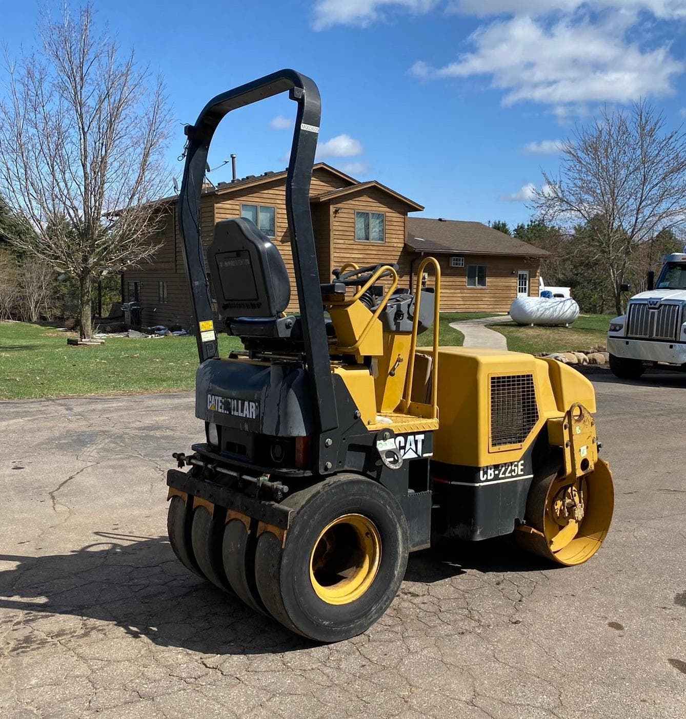 Caterpillar CB-225E Construction Drum Rollers for Sale | Tractor Zoom