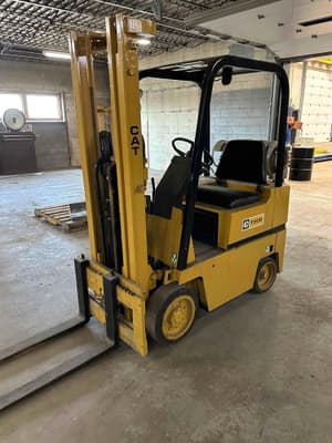 SOLD - Caterpillar T30D Lot No. 8 Construction with --- Hrs | Tractor Zoom