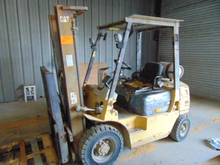SOLD - Caterpillar 40 Construction Forklifts | Tractor Zoom