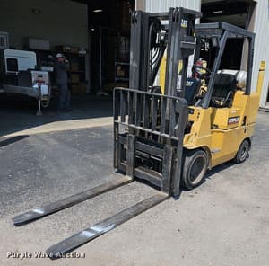 SOLD - Caterpillar GC40K forklift Lot No. LW9664 Construction with ...