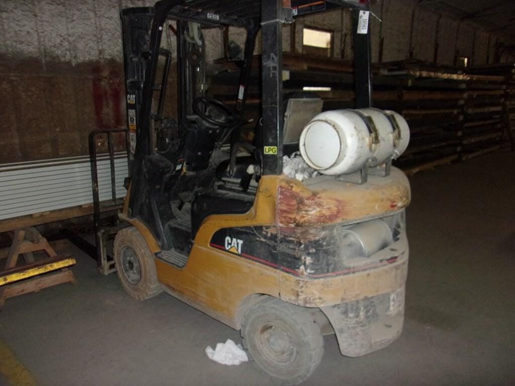 SOLD - Caterpillar P3000 Forklift Construction with --- Hrs | Tractor Zoom