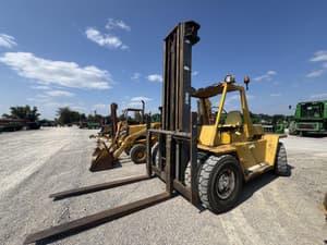 SOLD - Caterpillar V300B Lot No. 4062 Construction with --- Hrs ...