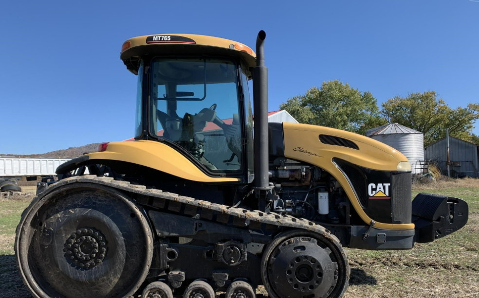 SOLD - Challenger MT765 Lot No. 216c0250-0210-11ed-9544-0246304ce823 ...