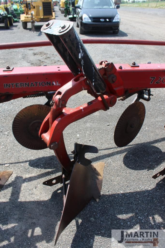 Case IH 720 Tillage Plows for Sale | Tractor Zoom