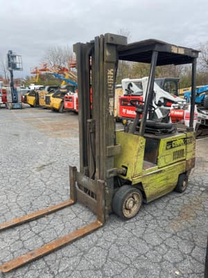 SOLD - Clark 2700 Lot No. 323 Construction with 5,764 Hrs | Tractor Zoom