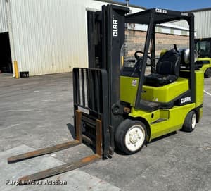 SOLD - Clark CGC25 Lot No. NL9767 Construction with 7,866 Hrs | Tractor ...