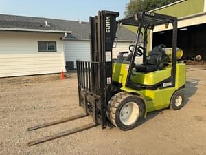 SOLD - Clark CGP25 Lot No. 18 Construction with 7,344 Hrs | Tractor Zoom