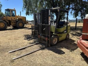 SOLD - Clark CGP25 Lot No. 669 Construction with --- Hrs | Tractor Zoom