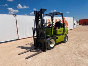 SOLD - Clark CMP30L Lot No. 624014 Construction with 2,911 Hrs ...