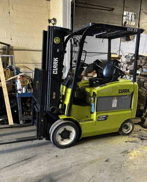 SOLD - Clark ECX25 Construction with 10,442 Hrs | Tractor Zoom