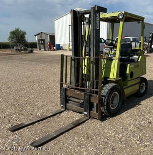 SOLD - Clark GP520NB Lot No. OM9524 Construction with 7,024 Hrs ...