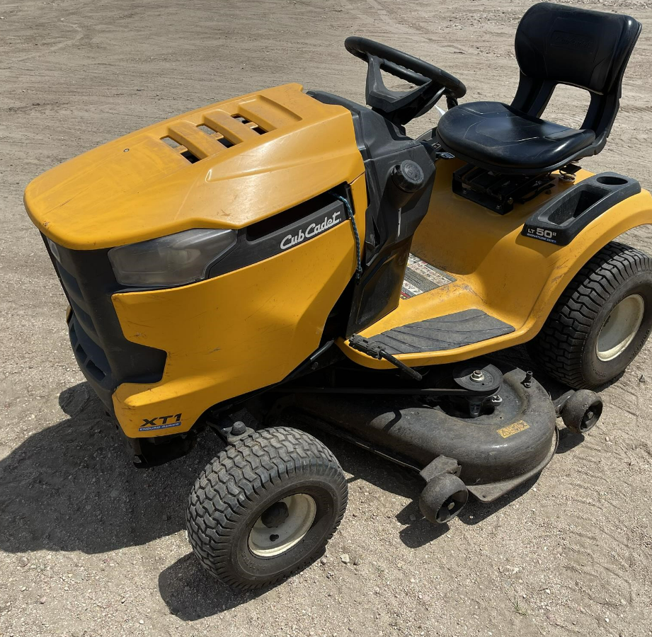 SOLD - Cub Cadet LT50 Lot No. 11977b12-fed7-11ec-9544-0246304ce823 ...