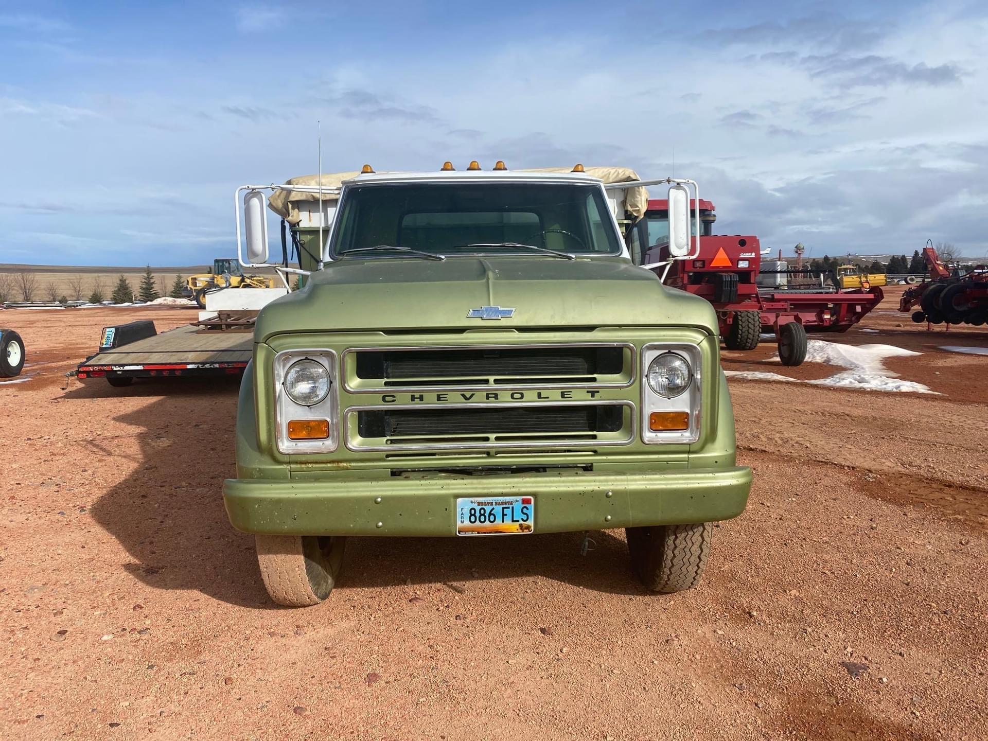 Tractor Zoom - 1970 Chevrolet C50