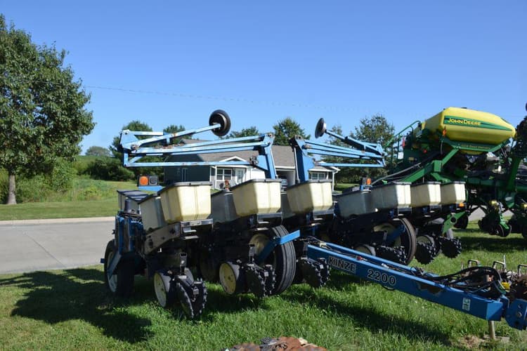 Kinze 2200 Planting Planters for Sale | Tractor Zoom