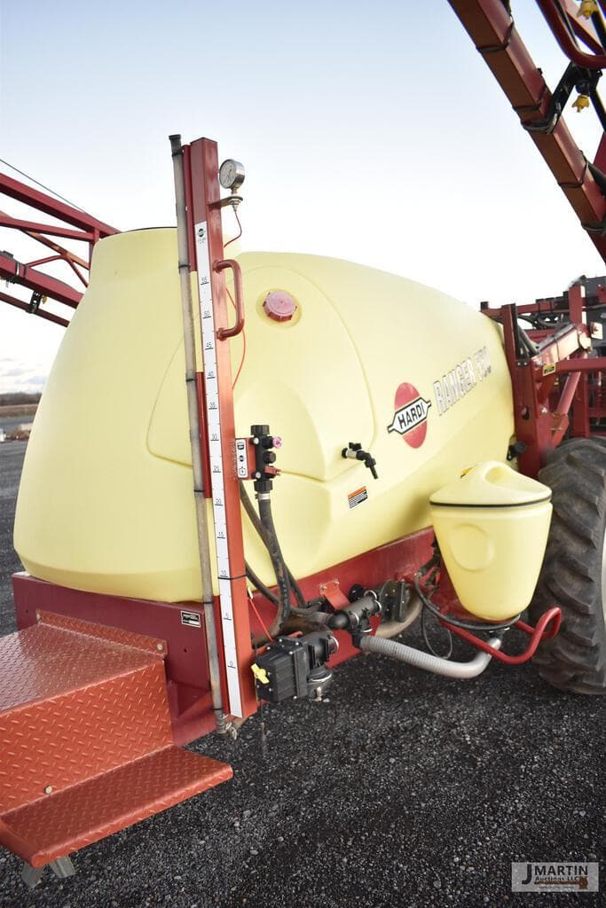 Tractor Zoom - 2013 Hardi Ranger 550