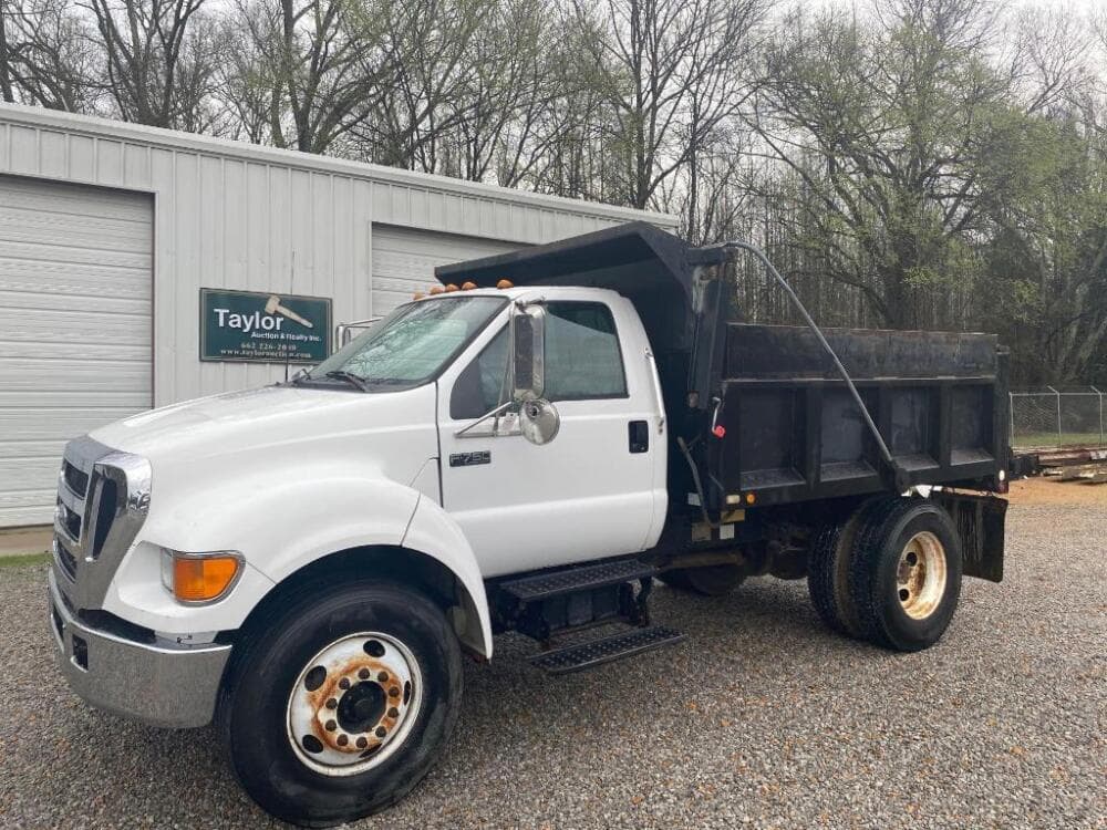 Tractor Zoom - 2005 Ford F-750