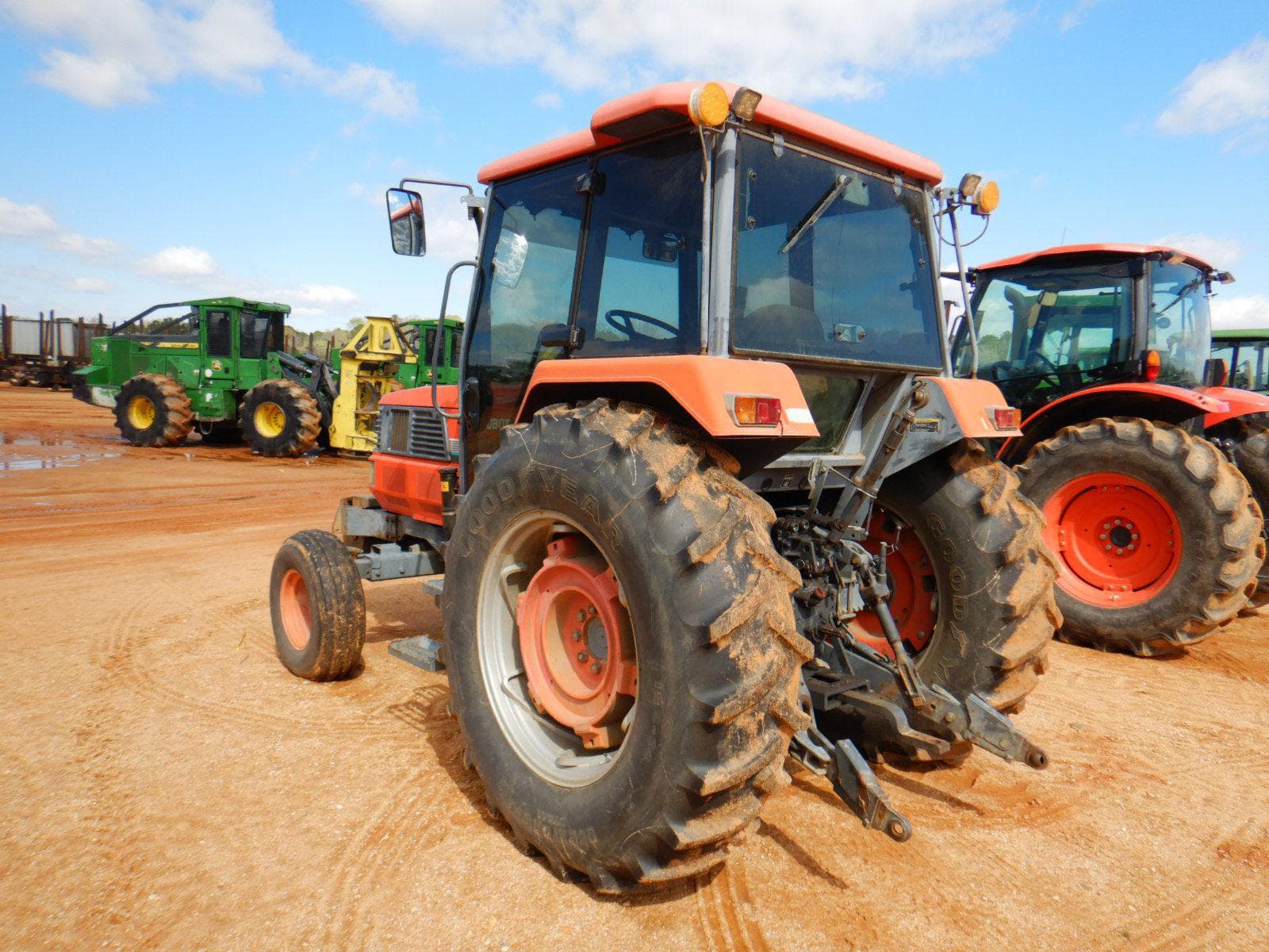 Kubota M110 Tractors 100 to 174 HP for Sale | Tractor Zoom