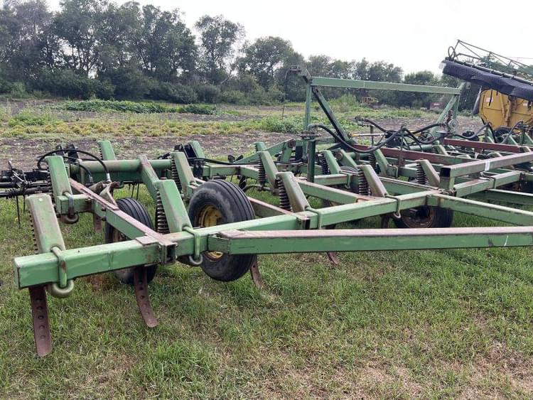John Deere 1610 Tillage Chisel Plows for Sale | Tractor Zoom