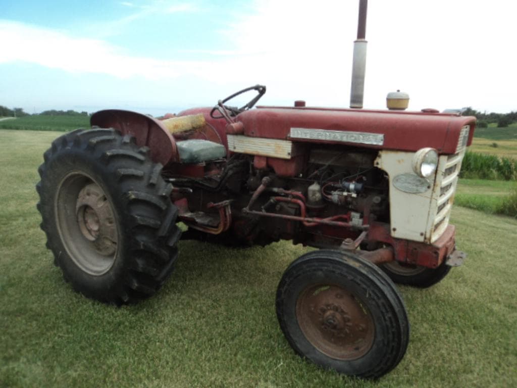 Tractor Zoom - 1958 International Harvester 340