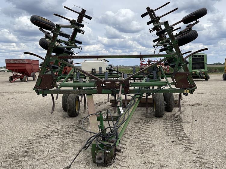 John Deere 1610 Tillage Chisel Plows for Sale | Tractor Zoom
