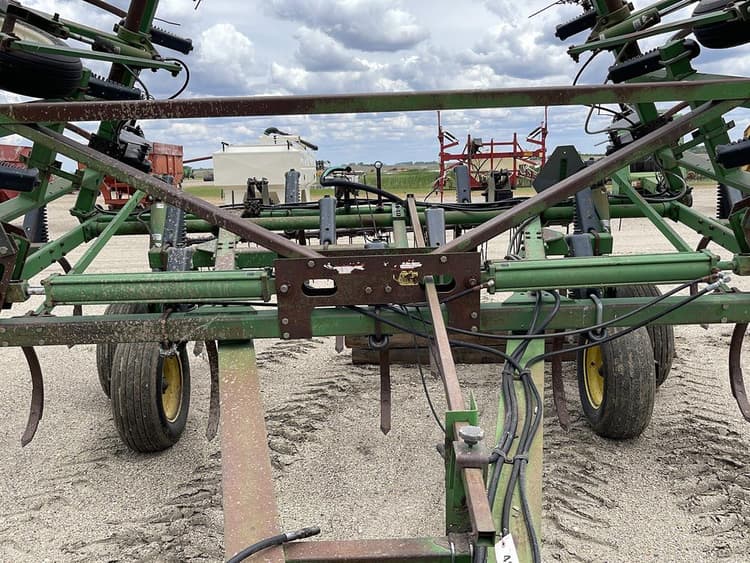 John Deere 1610 Tillage Chisel Plows for Sale | Tractor Zoom