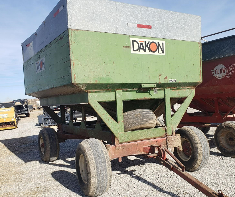 SOLD - Dakon 280 Harvesting with 280 Bu | Tractor Zoom