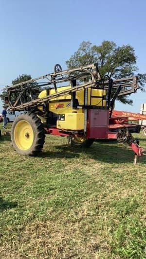 SOLD - Dem o 850 gallon boom sprayer Chemical Applicators with 850 Gal ...