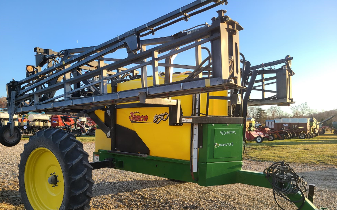SOLD - Demco 850 Chemical Applicators with 850 Gal | Tractor Zoom