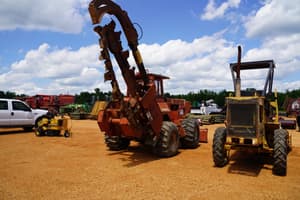 SOLD - Ditch Witch R100 Lot No. 920 Construction with 117 Hrs | Tractor ...