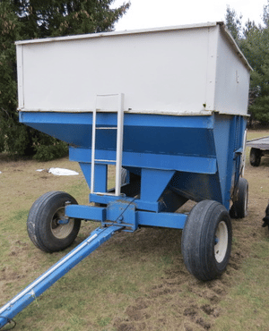 SOLD - DMI 200 Harvesting with 200 Bu | Tractor Zoom