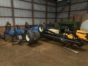 SOLD - DMI 2500 Stock No. 128574 Tillage with 7 Shanks | Tractor Zoom