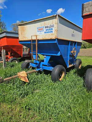 SOLD - DMI 400 Harvesting | Tractor Zoom