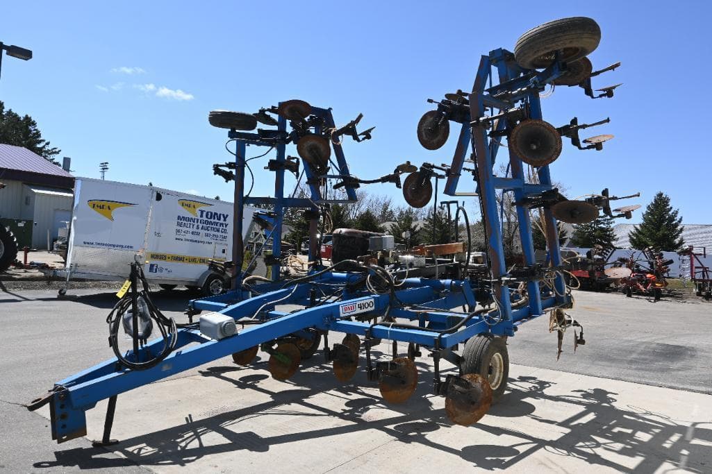 DMI 4100 Chemical Applicators Fertilizer Applicators - Anhydrous for ...