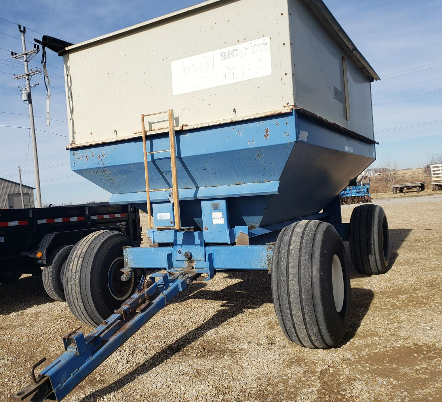 SOLD - DMI 450 Harvesting with 450 Bu | Tractor Zoom