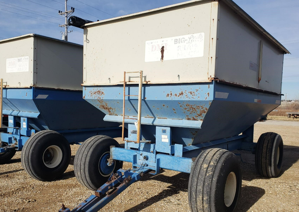 SOLD - DMI 450 Harvesting with 450 Bu | Tractor Zoom