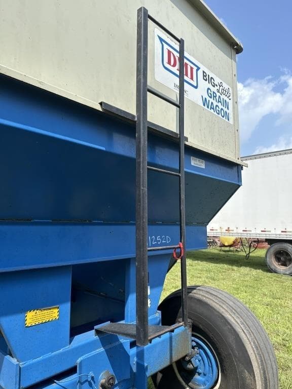 DMI 450 Harvesting Gravity Wagons for Sale | Tractor Zoom