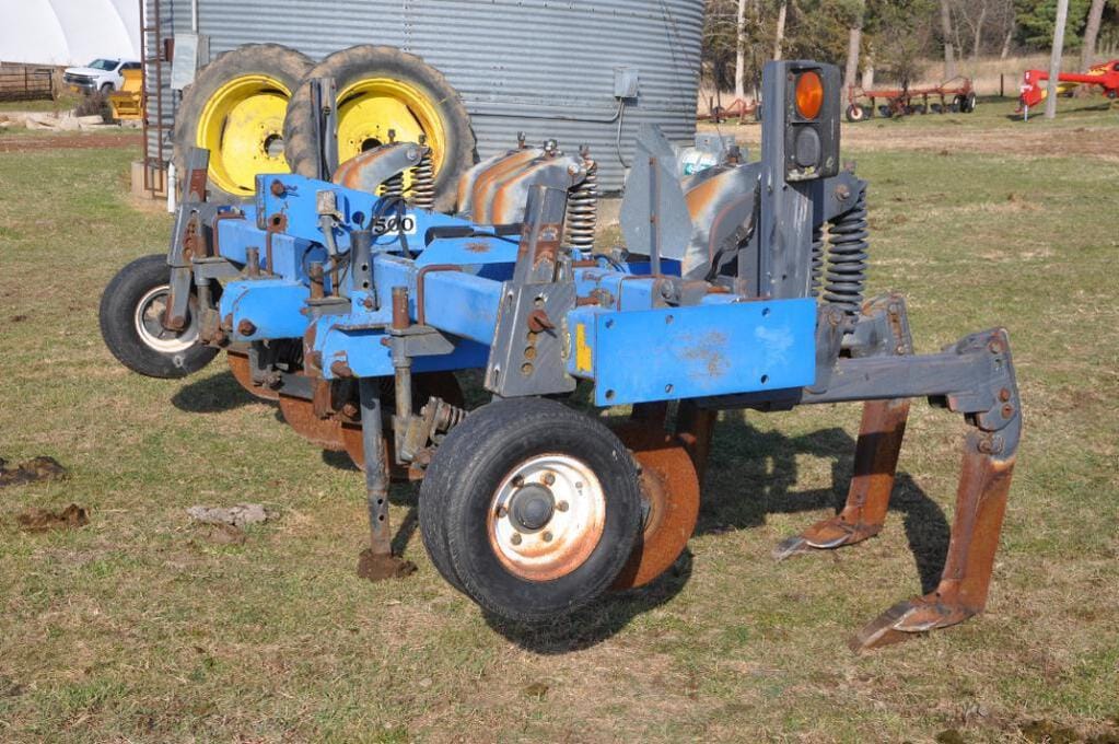 SOLD - DMI 500 5-shank inline ripper Tillage with 5 Shanks | Tractor Zoom